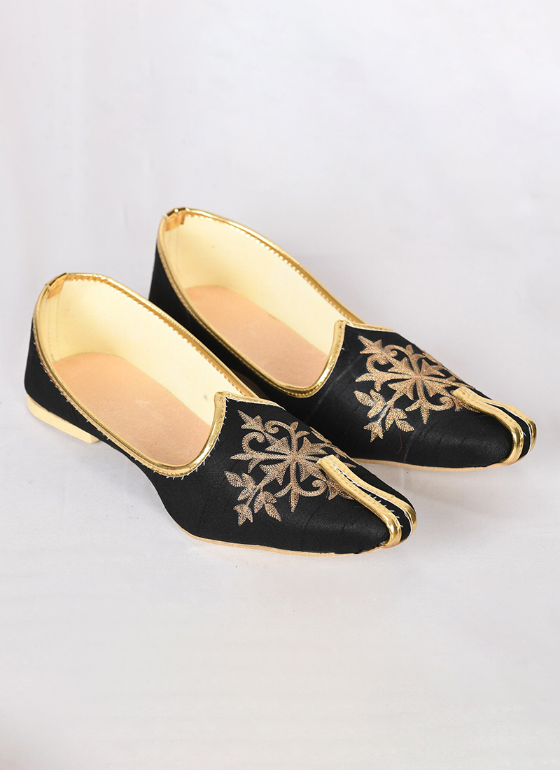 Indian Mens Ethnic Footwear | Jutti | Mens Traditional Shoes