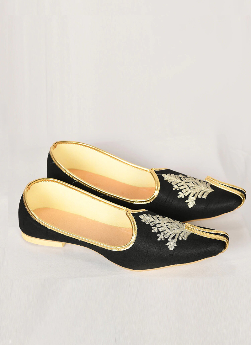 Indian Mens Ethnic Footwear | Jutti | Mens Traditional Shoes
