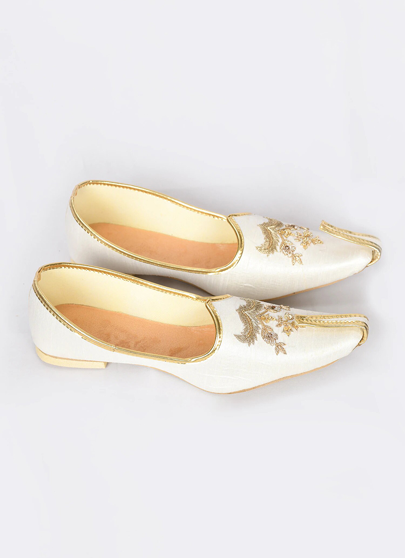 Indian Mens Ethnic Footwear | Jutti | Mens Traditional Shoes