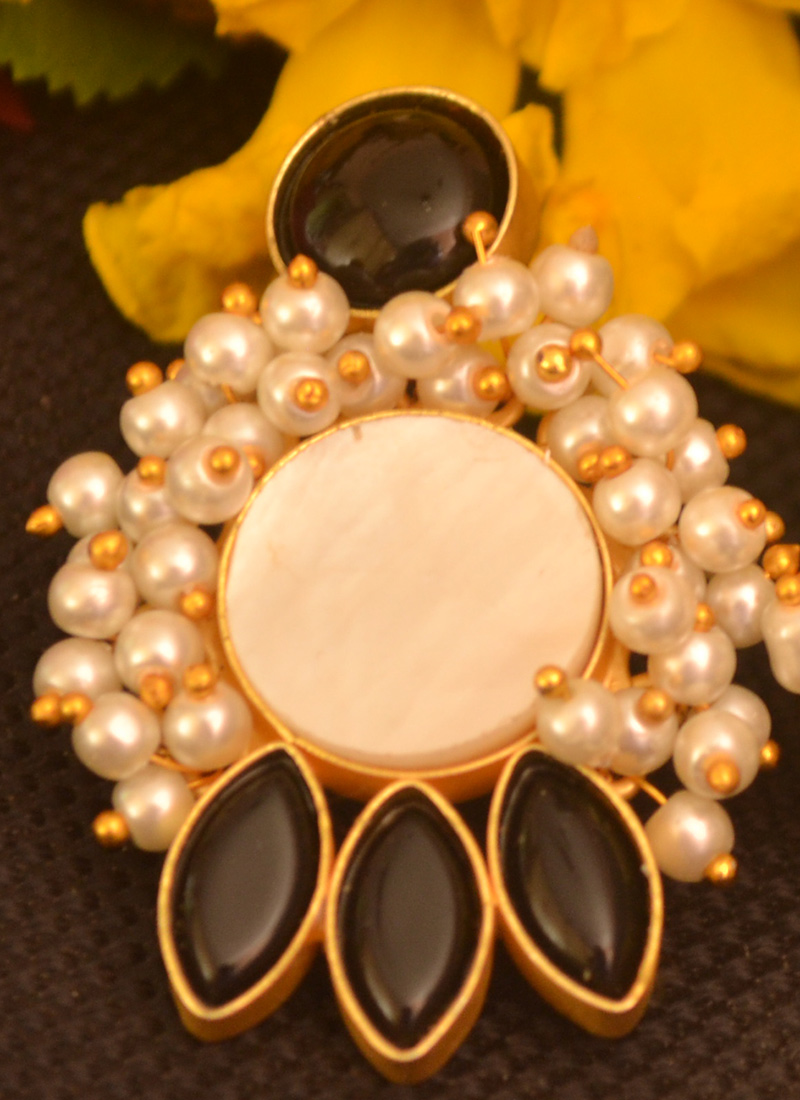 Studs for Women - buy Studs from in Jewellery collection online