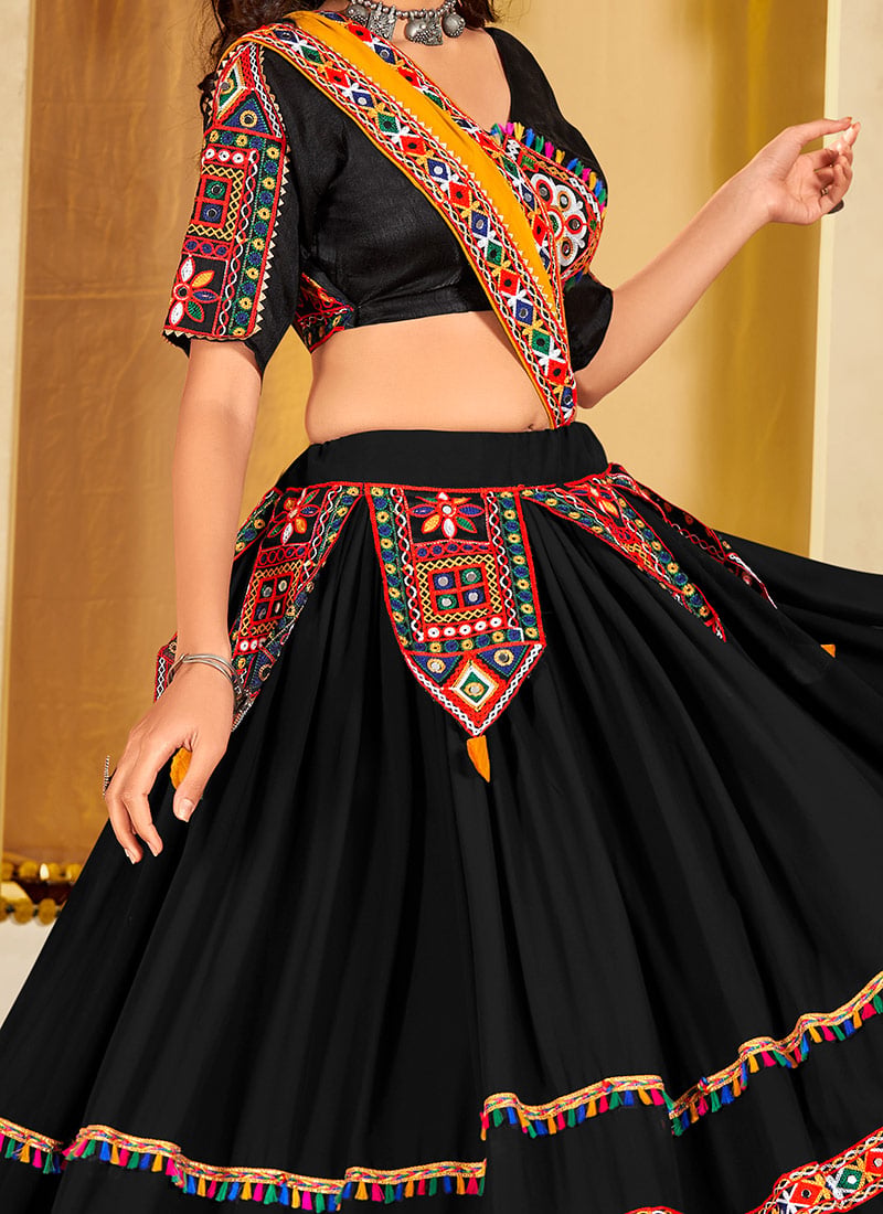 Shop Latest Navratri Chaniya Choli Online In United Kingdom