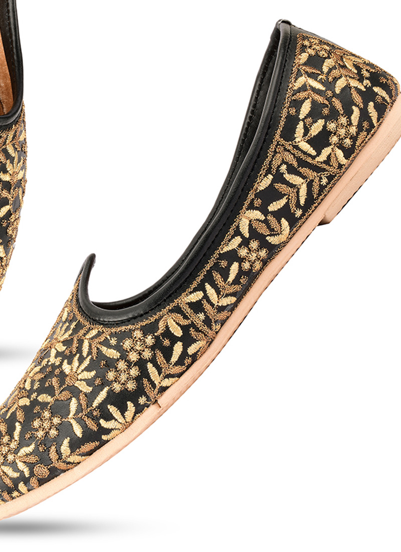 Indian Mens Ethnic Footwear | Jutti | Mens Traditional Shoes
