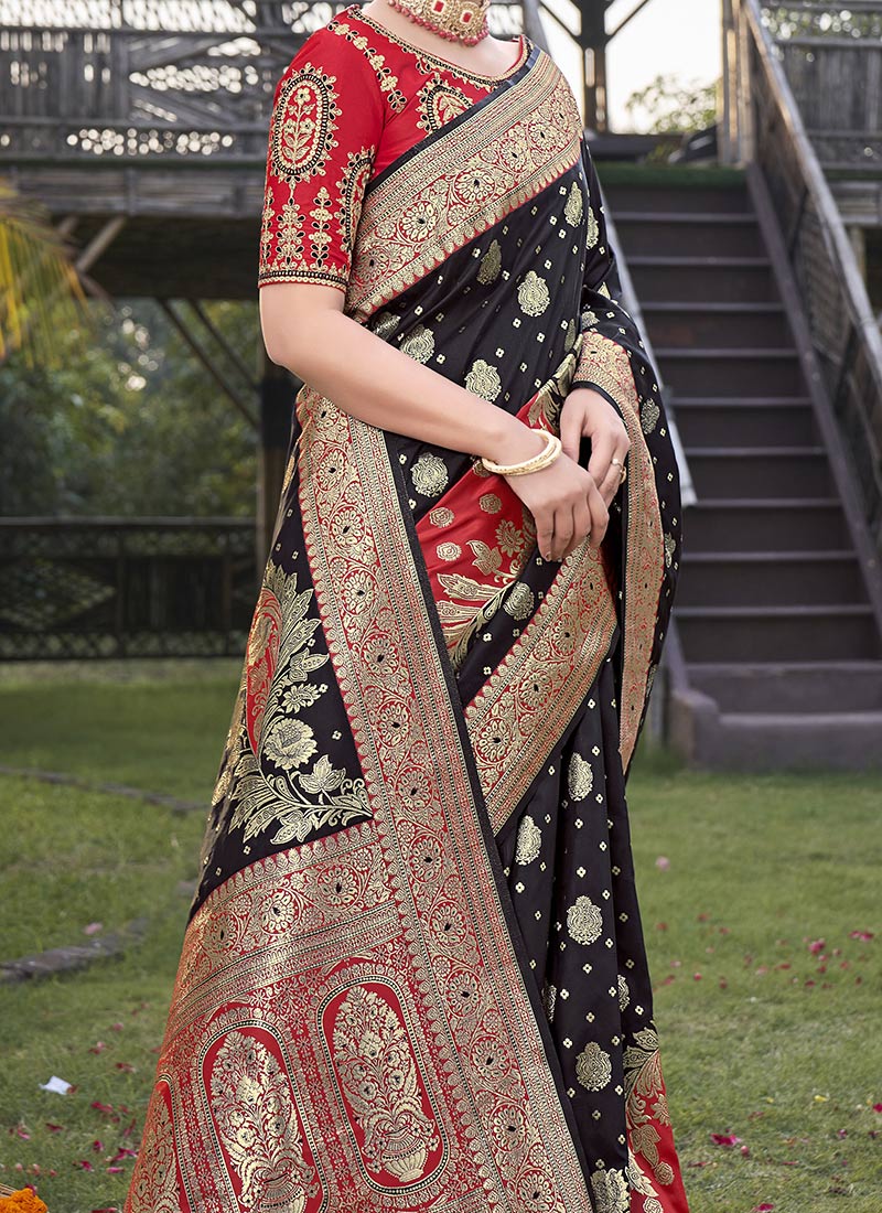 Black Sarees: Latest Black Sarees Designs For Women