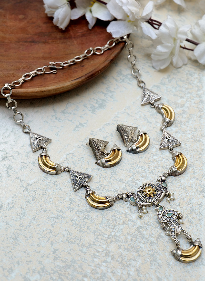 Elevate Your Look: Stunning Pendant Set Collection