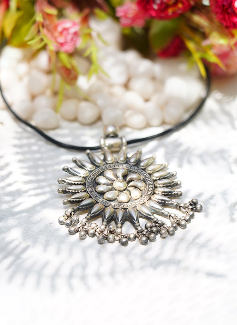 Elevate Your Look: Stunning Pendant Set Collection