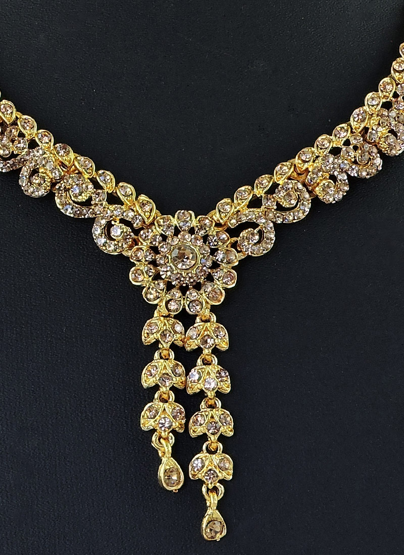 Neck Jewellery for Women - buy Neck Jewellery from Jewellery collection ...