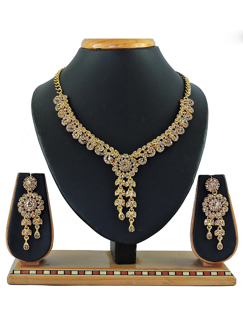 Neck Jewellery for Women - buy Neck Jewellery from Jewellery collection ...