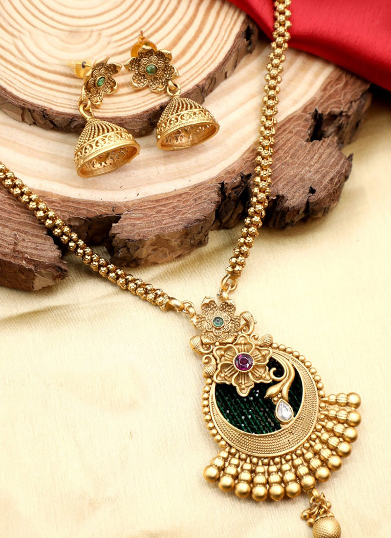 Shop Latest Designer Pendant Sets Online Collection at Cbazaar