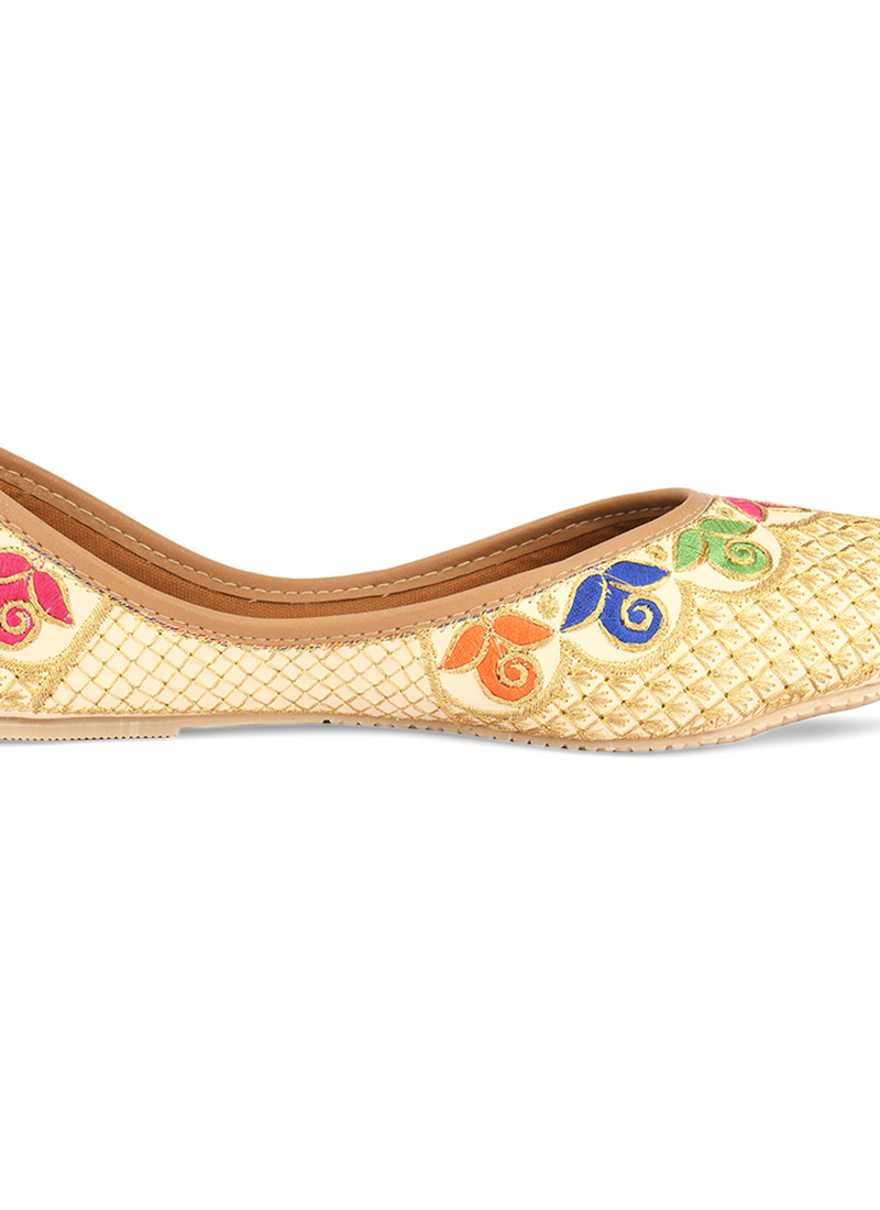 Trendy Stylish Women's Footwear Online At Cbazaar