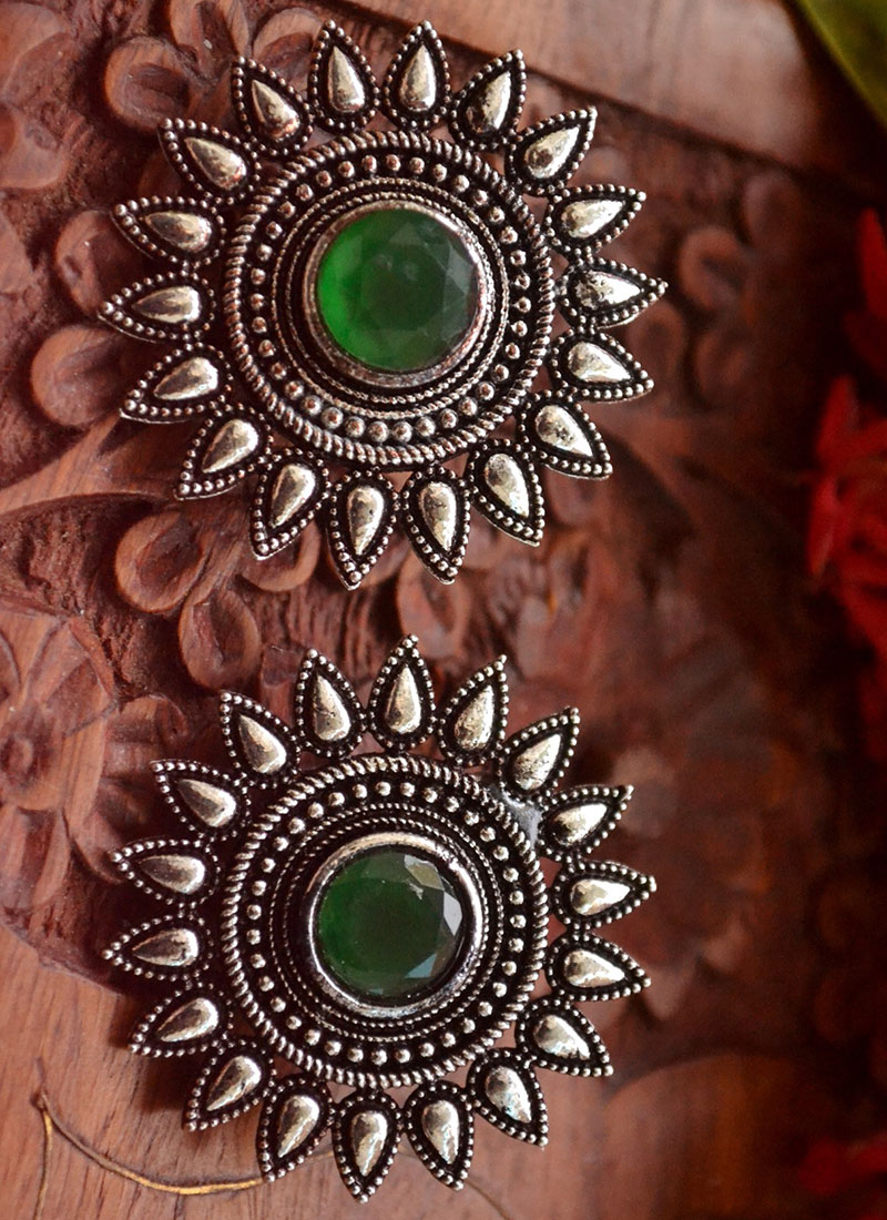 Studs for Women - buy Studs from in Jewellery collection online