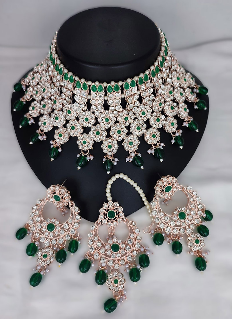 Adorn Your Neck: Stunning Jewellery Collection