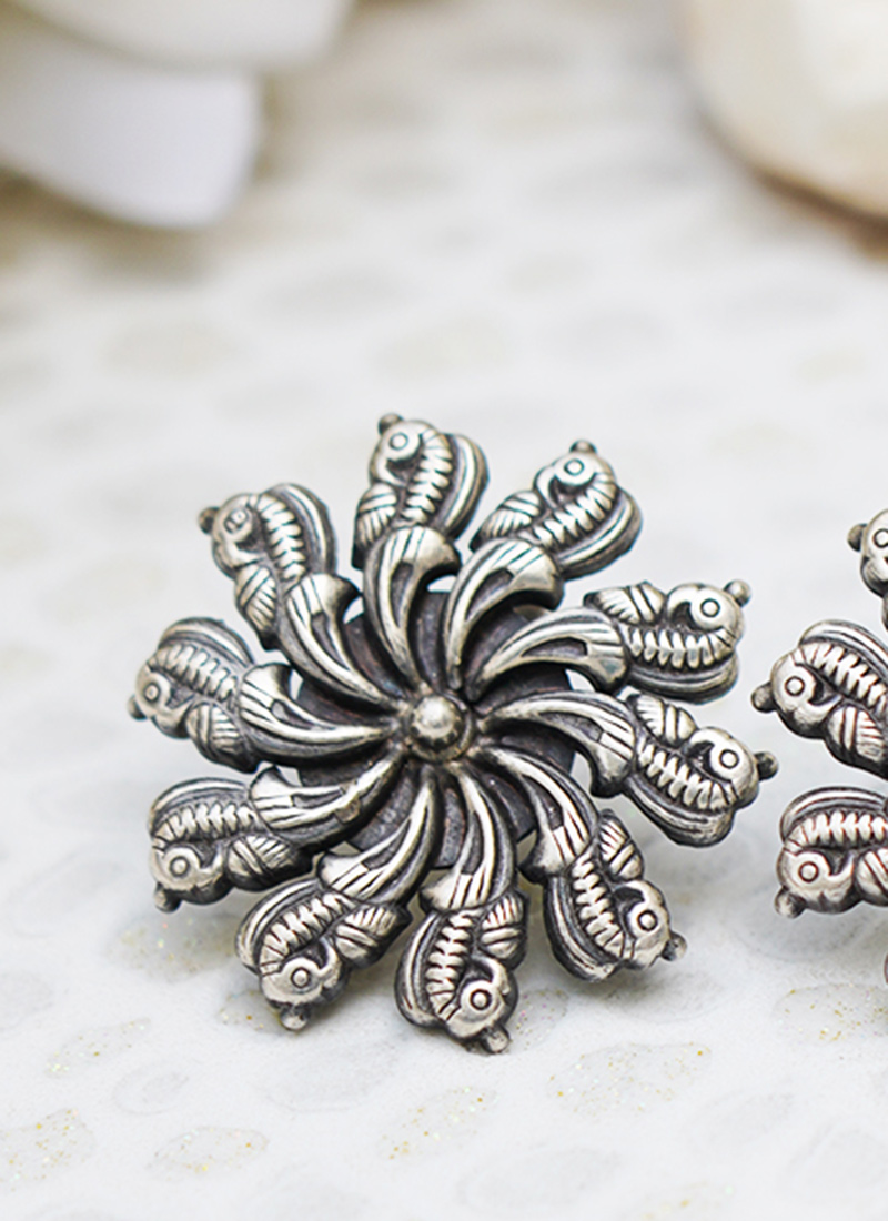 Studs for Women - buy Studs from in Jewellery collection online