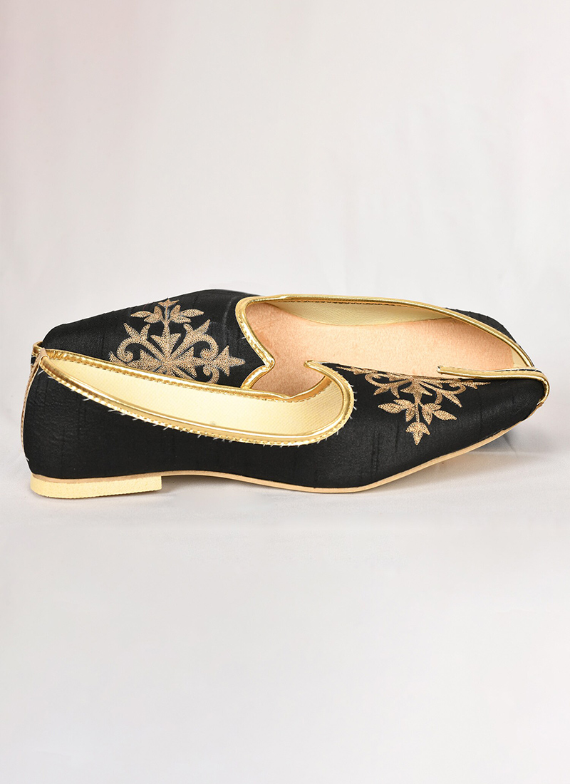 Indian Mens Ethnic Footwear | Jutti | Mens Traditional Shoes