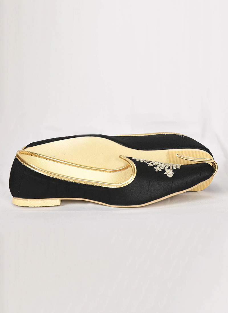 Indian Mens Ethnic Footwear | Jutti | Mens Traditional Shoes