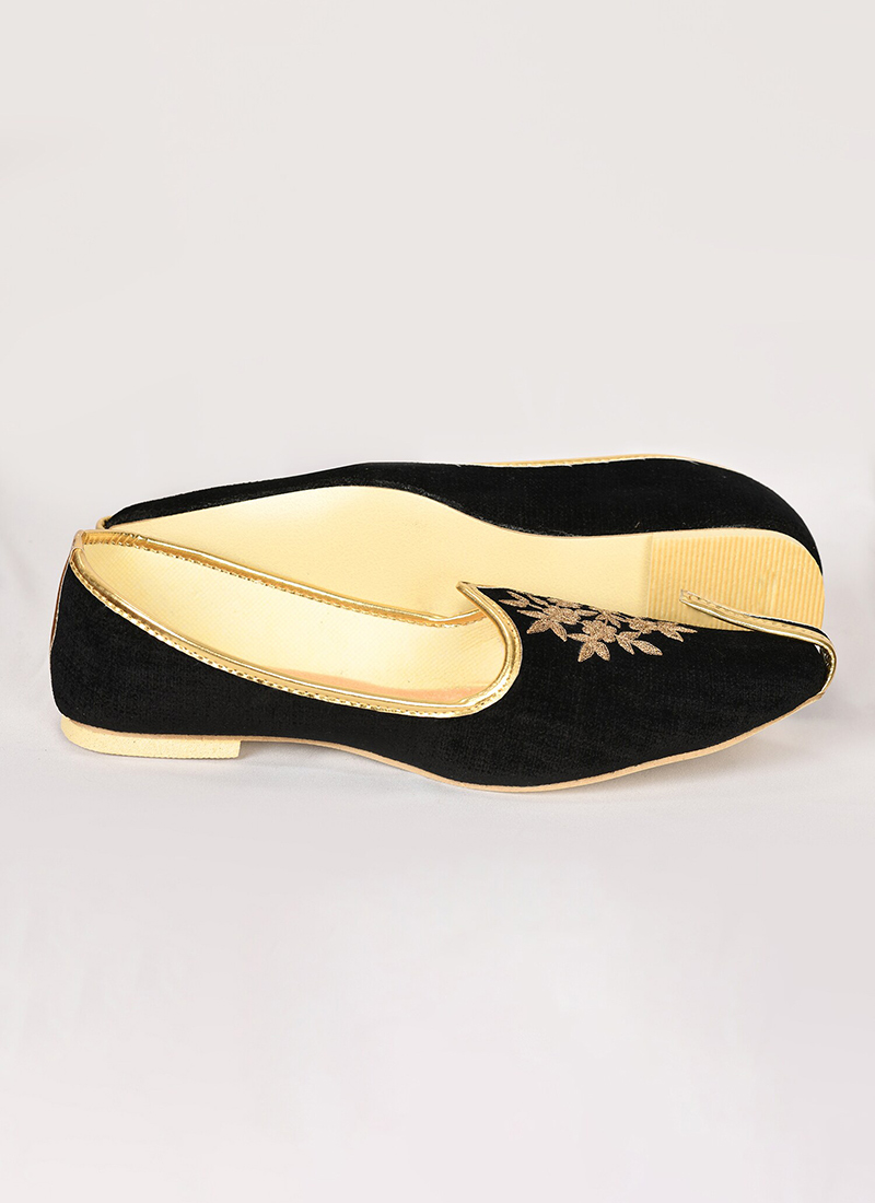 Indian Mens Ethnic Footwear | Jutti | Mens Traditional Shoes