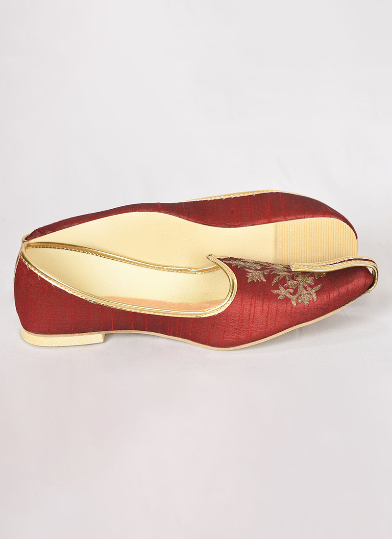 Indian Mens Ethnic Footwear | Jutti | Mens Traditional Shoes