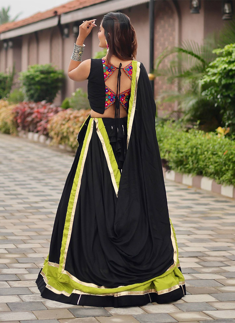 Shop Latest Navratri Chaniya Choli Online In United Kingdom