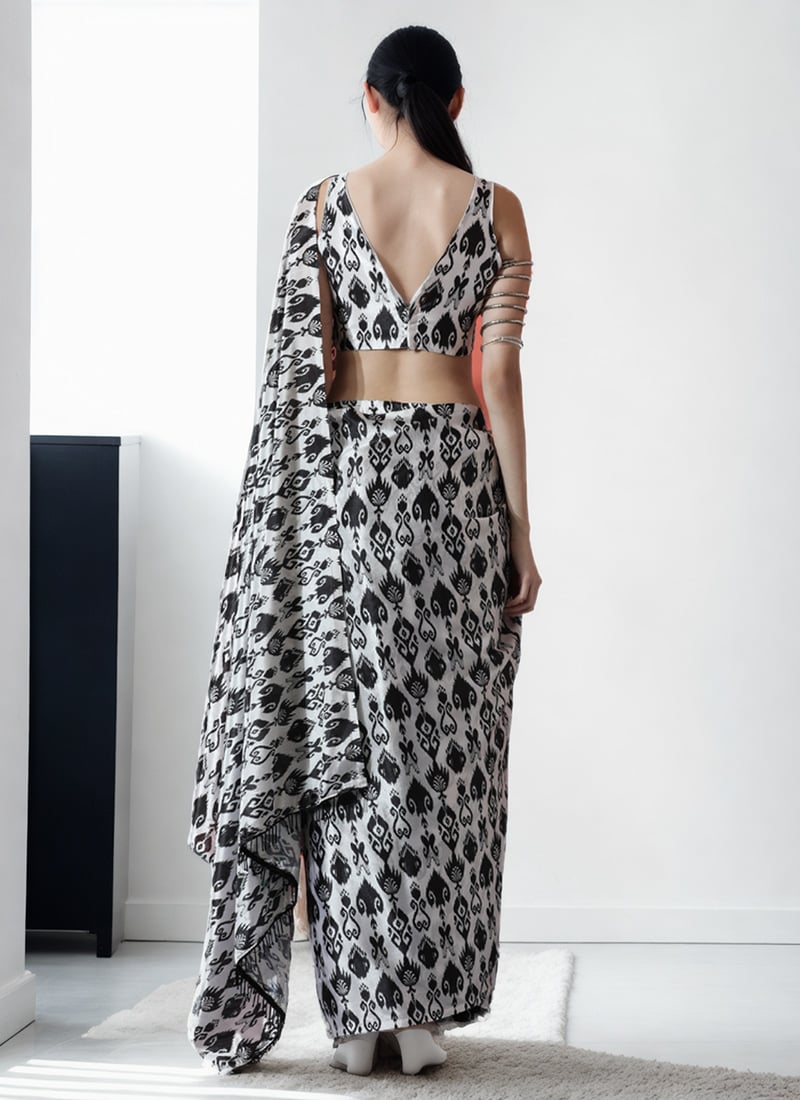 Black Sarees: Latest Black Sarees Designs For Women