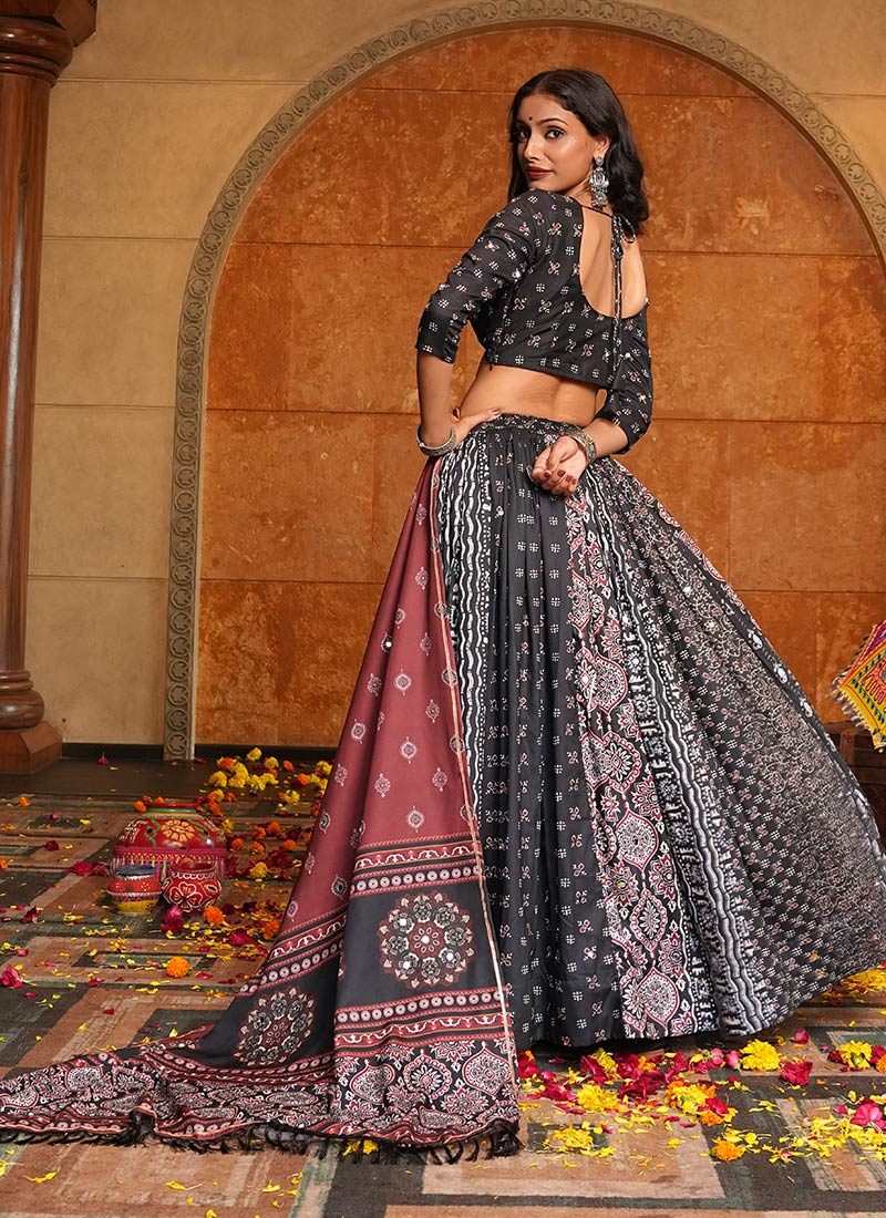 Shop Latest Navratri Chaniya Choli Online In United Kingdom