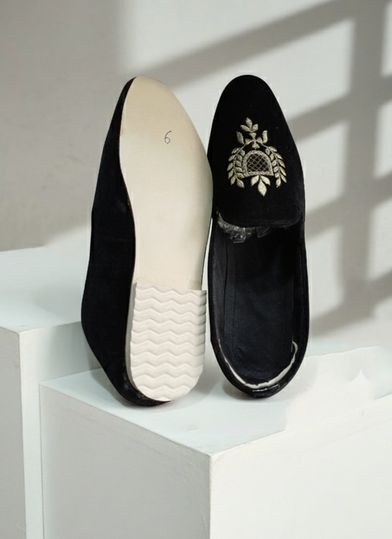 Shop Black Embroidered Work Mojari For Men in UK - Cbazaar