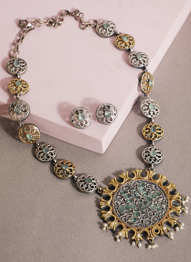 Elevate Your Look: Stunning Pendant Set Collection