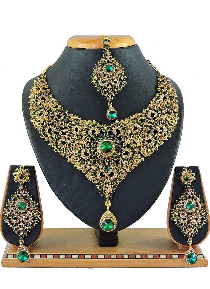 Necklace Set : Shop Exquisite Necklace Designs For Women -Cbazaar