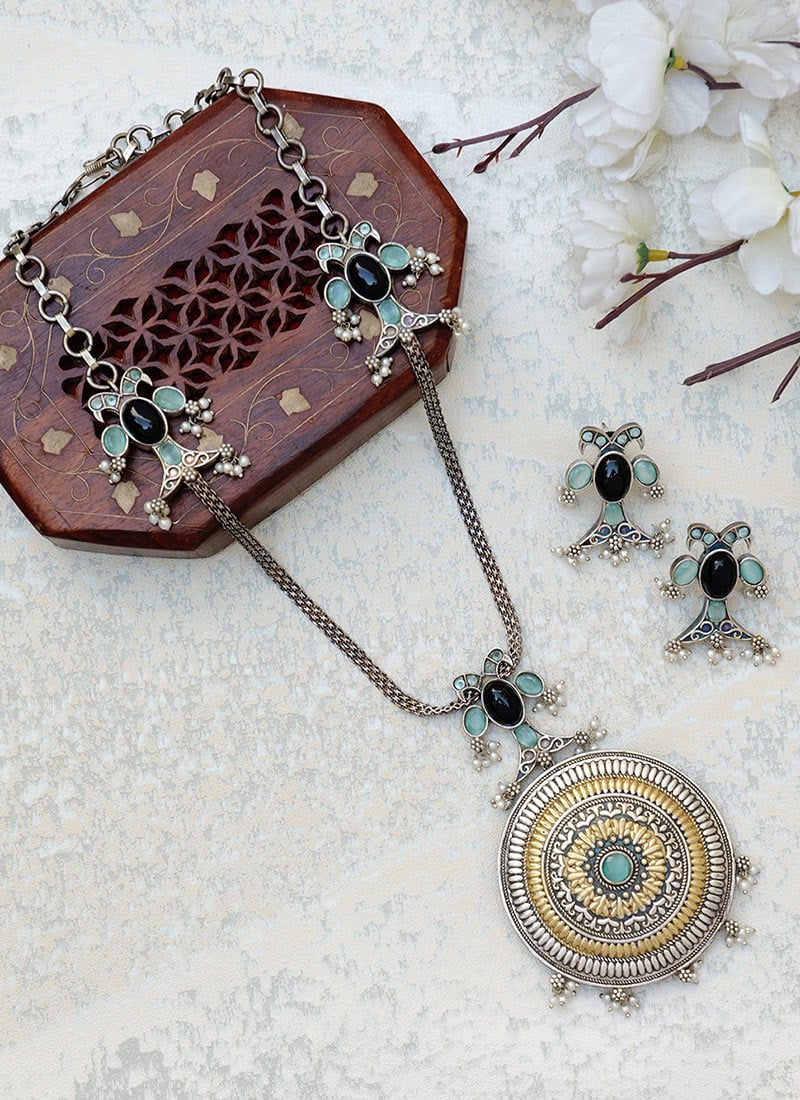 Elevate Your Look: Stunning Pendant Set Collection