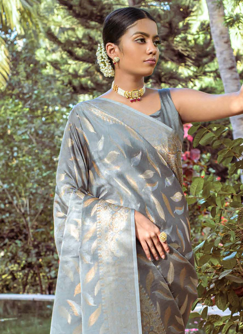 Buy Indian ethnic clothing for Women - buy online at Cbazaar