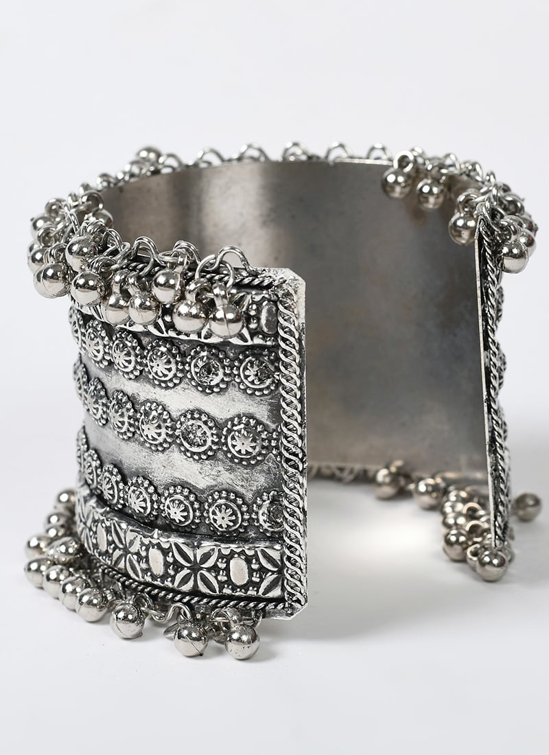 Exquisite Bracelets: Elevate Your Style with Cbazaar's Collection