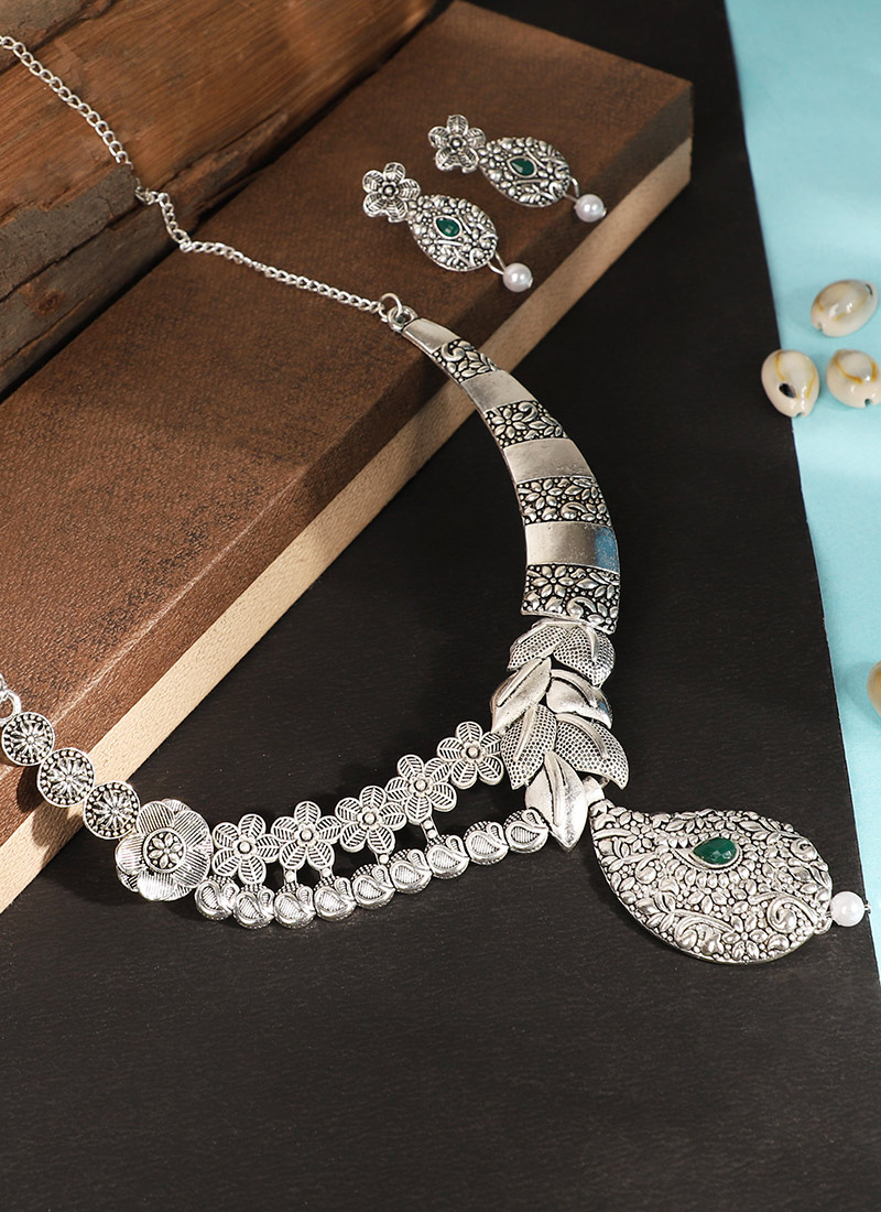 Necklace : Shop Exquisite Necklace Designs For Women
