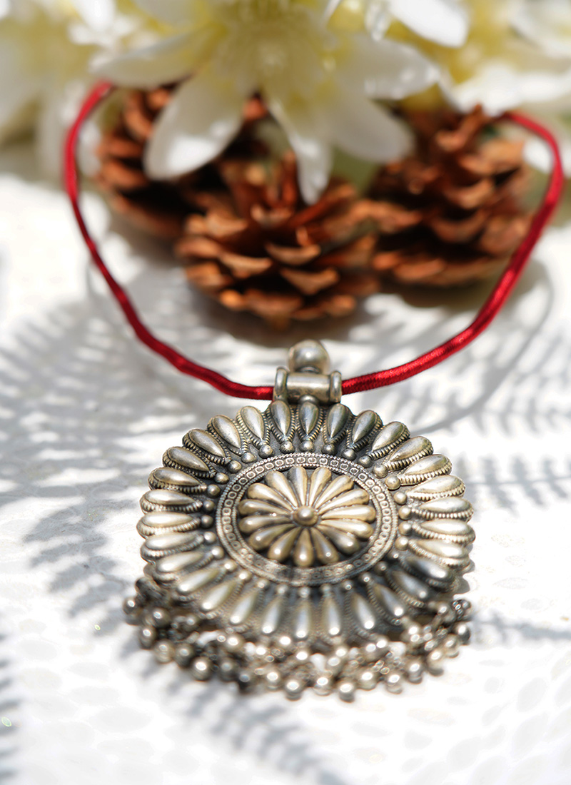 Elevate Your Look: Stunning Pendant Set Collection