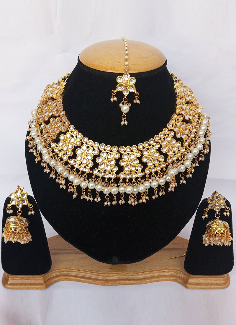 Necklace Set : Shop Exquisite Necklace Designs For Women -Cbazaar