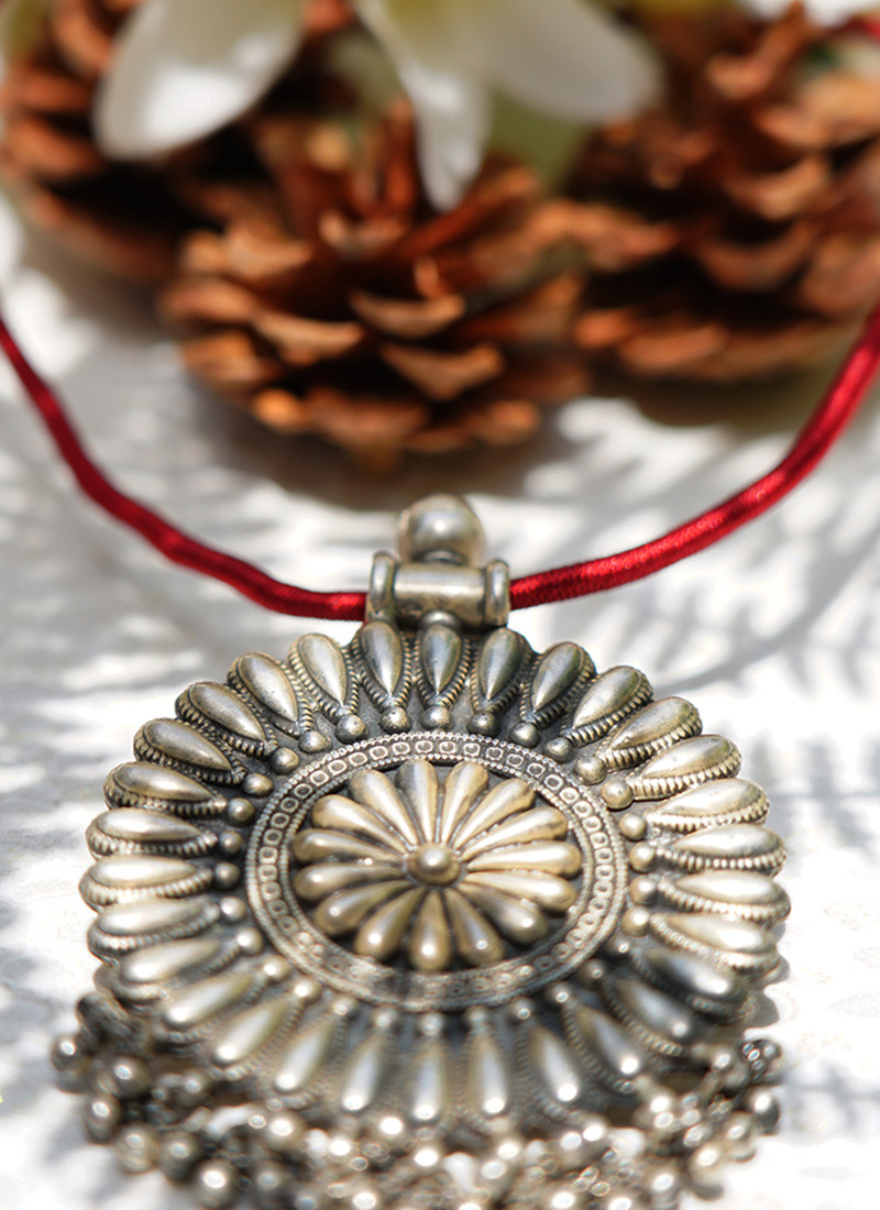 Elevate Your Look: Stunning Pendant Set Collection