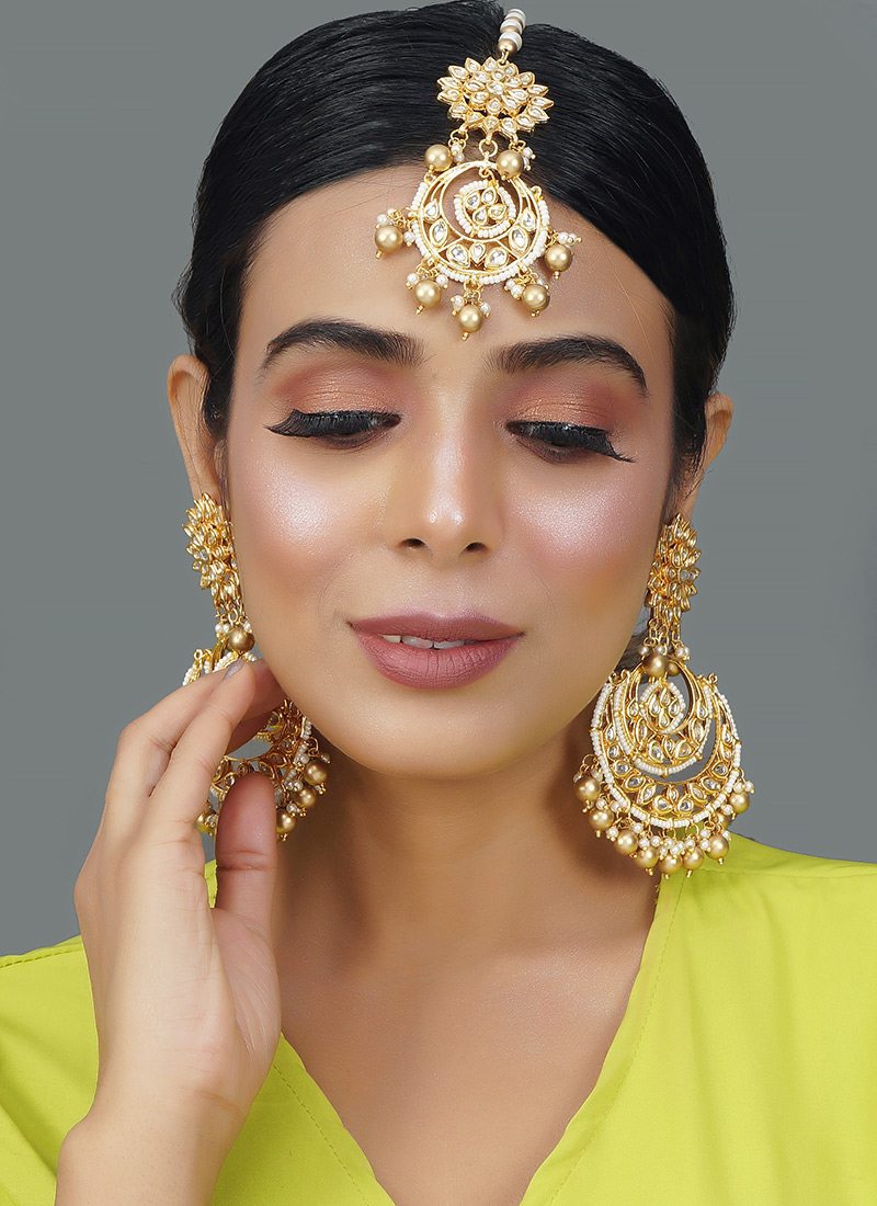 Buy White Chaandbali Earrings With Mangtikka Party Wear Online at Best Price | Cbazaar