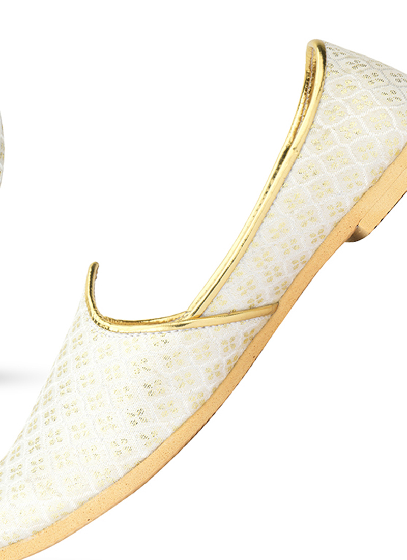 Indian Mens Ethnic Footwear | Jutti | Mens Traditional Shoes